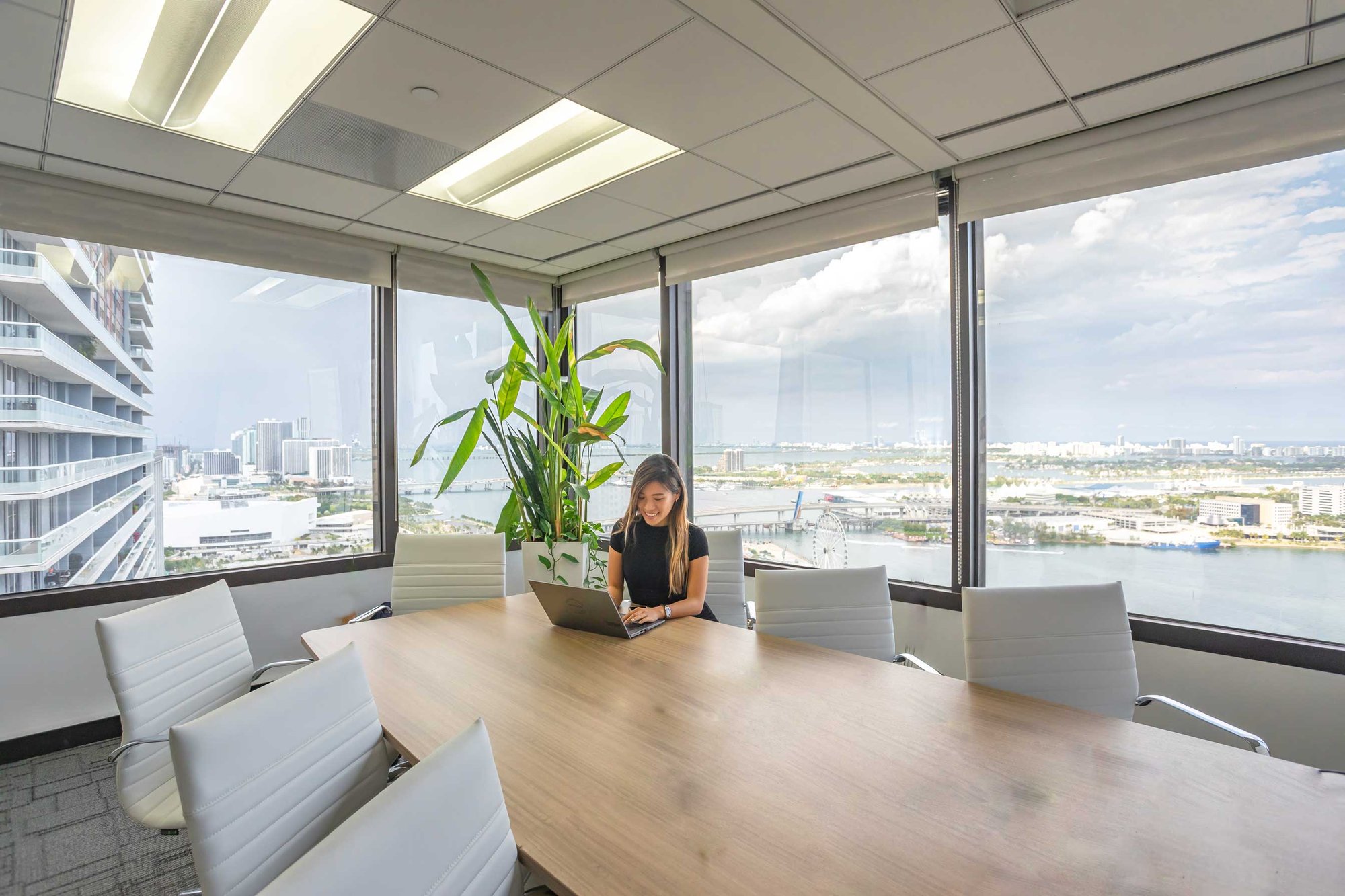 One Biscayne Blvd Suite 3200 | Quest Workspaces